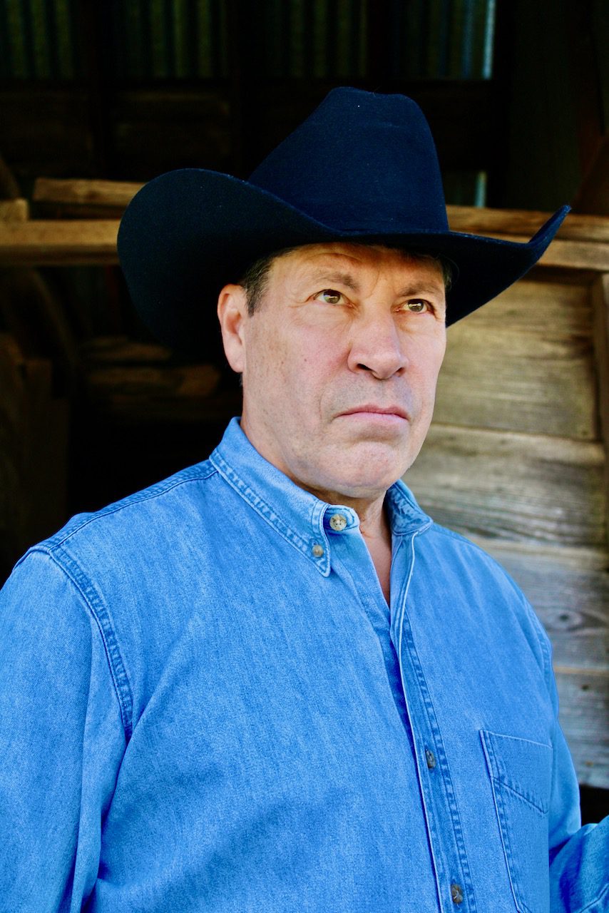 Robert Riggs Hosts The True Crime Reporter Show Podcast